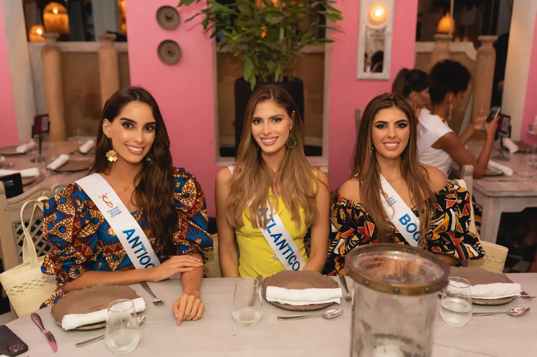 Con las reinas de Colombia la diseñadora cartagenera Gabi Arenas ...