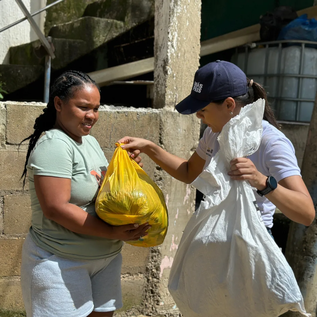 300 familias de los barrios del municipio de Turbaco: Las Cocás, El ...
